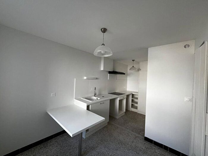 Villieu-Loyes-Mollon : Appartement 3 pièces à louer