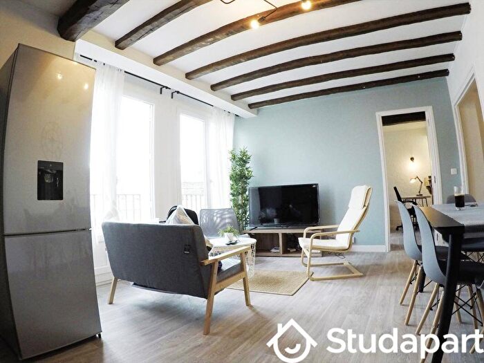 Appartement à louer - Bois dAmour-Porte de Paris-Courlancy, Reims - 1 pièce - 4 chambres