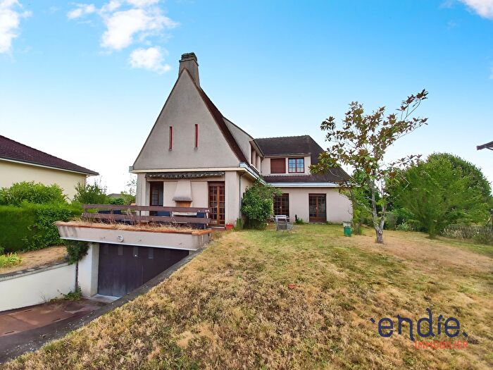 Maison à vendre - Commentry - 6 pièces - 5 chambres