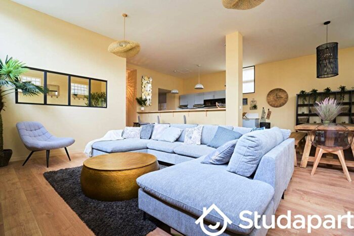 Appartement à louer - Clairmarais-Charles Arnould, Reims - 1 pièce - 5 chambres