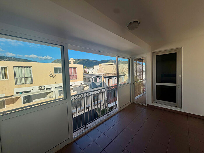 Saint-Denis, Centre-ville - Appartement 5 pièces à vendre