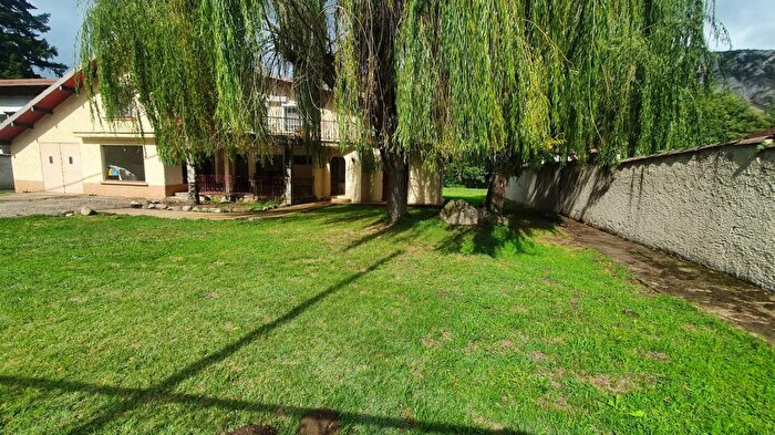 Appartement à louer - Les Cabannes - 4 pièces - 3 chambres