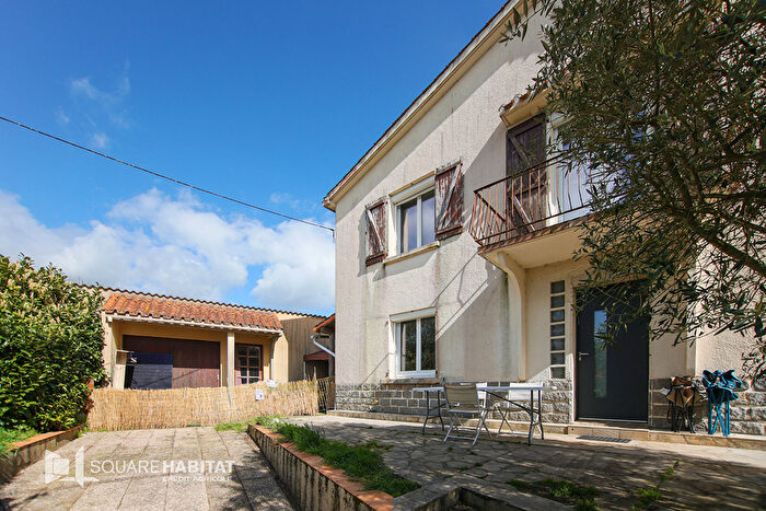 Maison à vendre - Saint-Étienne-du-Bois - 7 pièces - 4 chambres