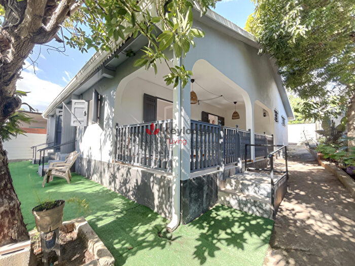 Maison à louer - Saint-Paul, Saline les Bains - 5 pièces - 4 chambres