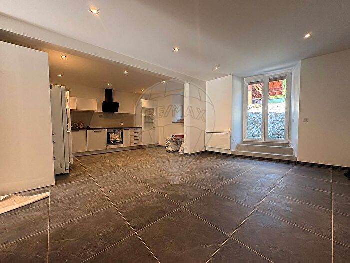 Maison 4 pièces à Pers-Jussy, à louer
