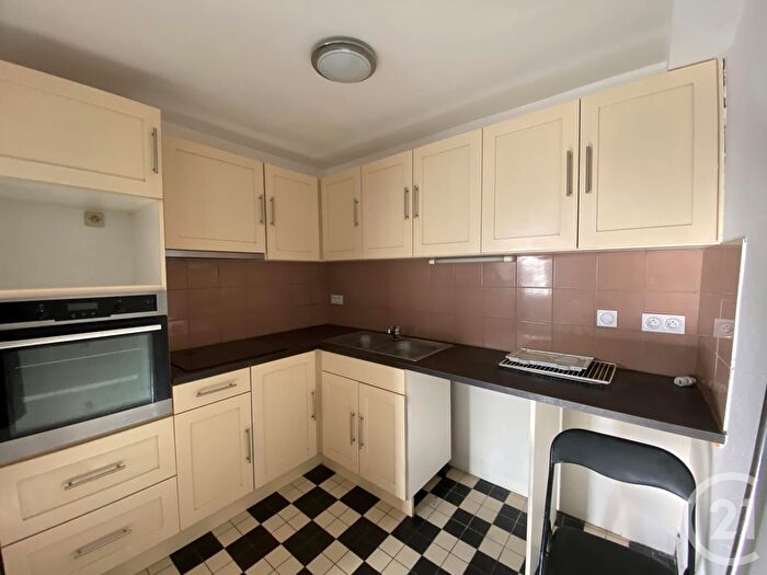 Maison à louer - Bagnoles-de-lOrne - 2 pièces - 1 chambre