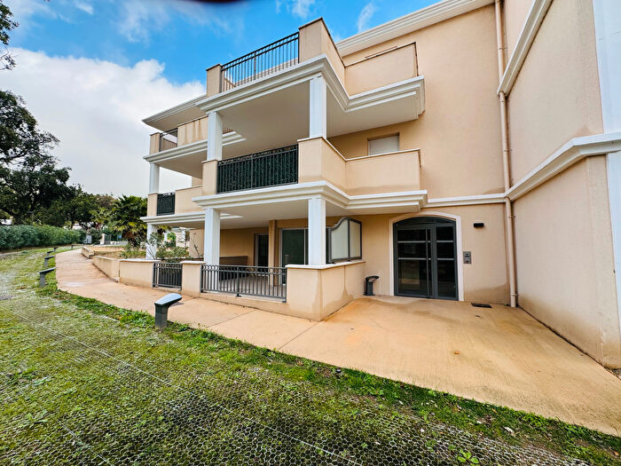 Appartement à vendre - Bormes-les-Mimosas, Centre-ville, Le Pin - 2 pièces - 1 chambre