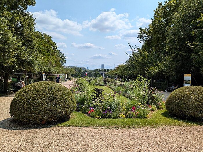 Maison à vendre - Courbevoie - 4 pièces - 3 chambres