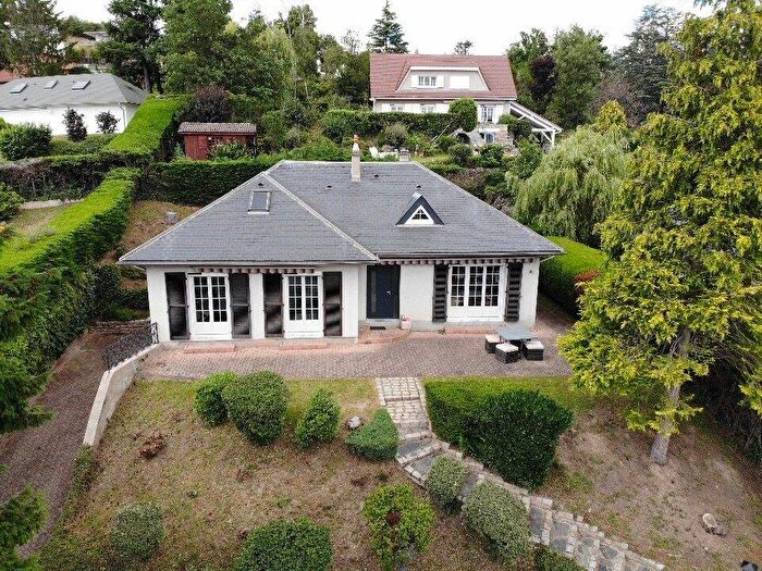 Maison 8 pièces à louer à Létrat