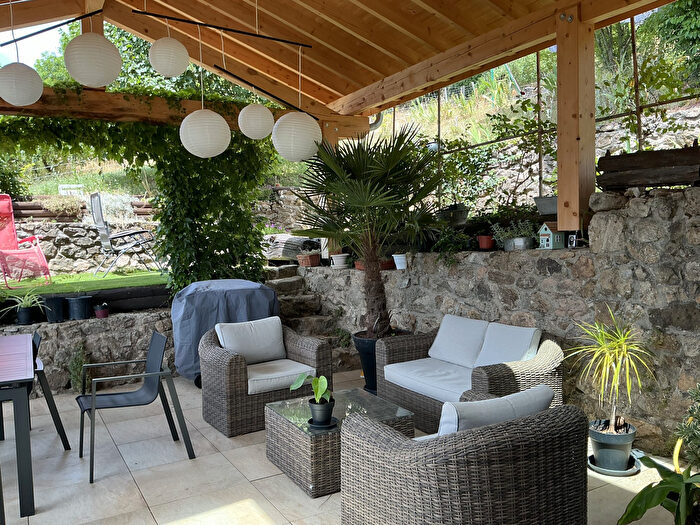 Maison à vendre - Satillieu - 6 pièces - 3 chambres