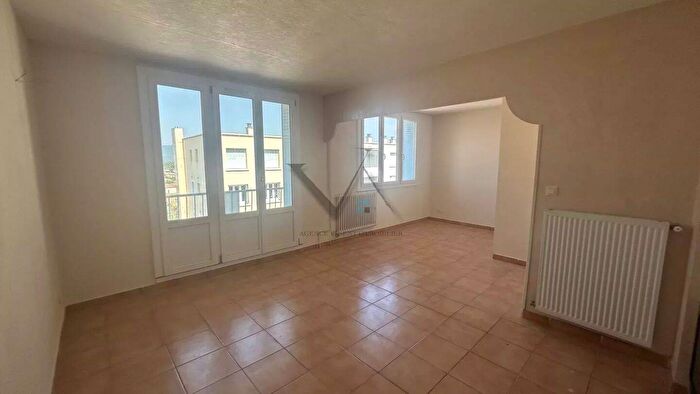 Appartement à louer - Les Blaches-Les Champs, Montélimar - 4 pièces - 2 chambres