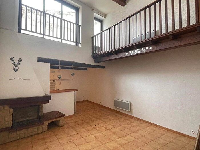 Maison 4 pièces à louer à Puyloubier