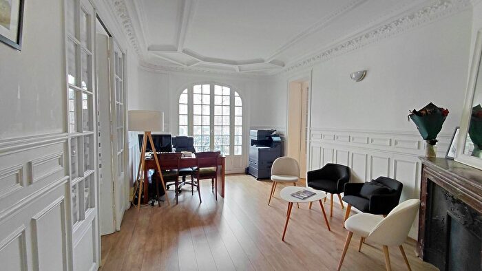 Appartement à vendre - Enghien-les-Bains - 4 pièces - 2 chambres