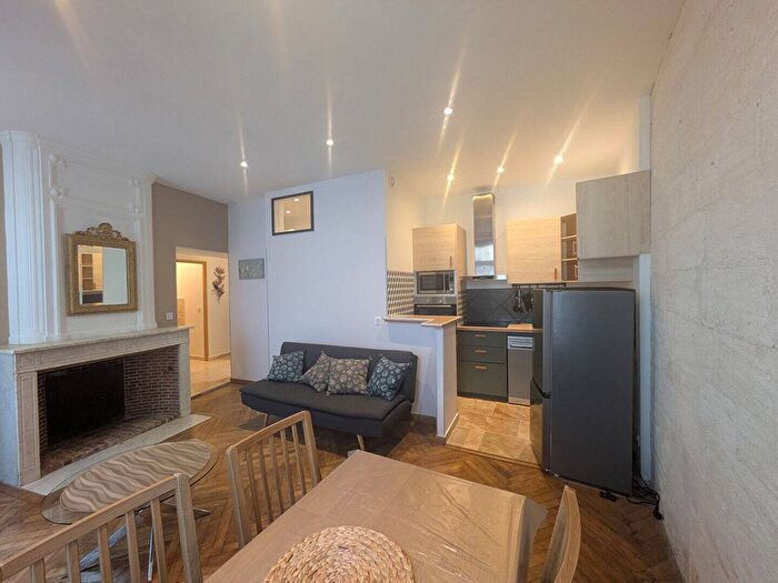 Appartement à louer - Zone Pietonne, Avignon - 3 pièces - 2 chambres