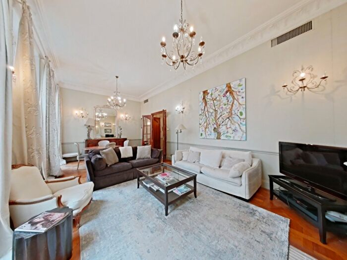 Paris 6ème, Rennes : Appartement 3 pièces à louer