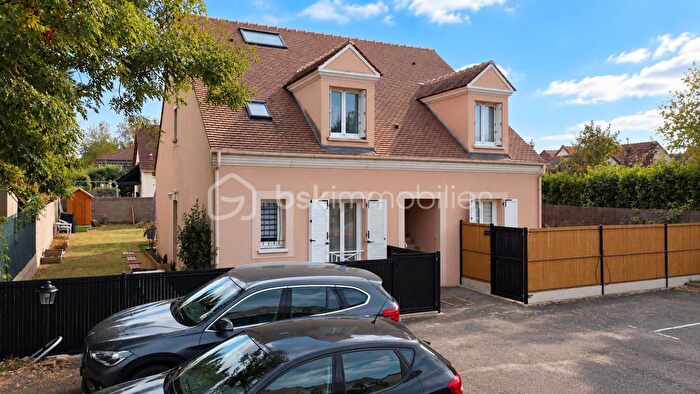 Mennecy, Centre-ville, Gare, Châtries, Château, Bel-Air : Appartement 2 pièces à vendre