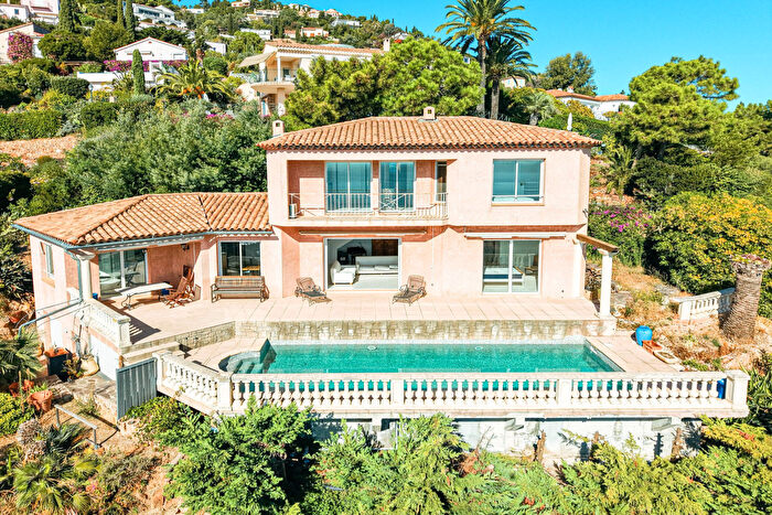 Maison à vendre - Saint-Raphaël, Veyssières - 5 pièces - 3 chambres