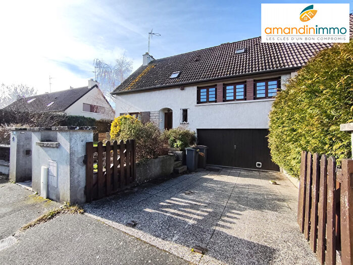 Maison à vendre - Vert-Saint-Denis - 8 pièces - 5 chambres