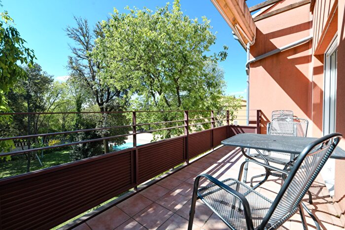 Maisons à vendre et appartements à louer - 1