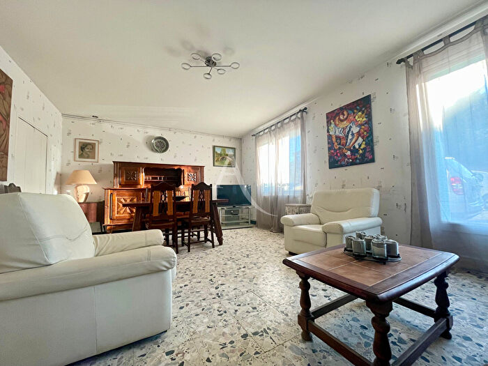 Maison à vendre - LIsle-Jourdain - 5 pièces - 3 chambres