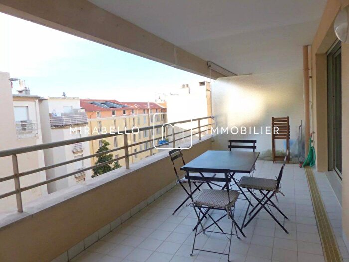 Carré dOr, Nice : Appartement 3 pièces à louer