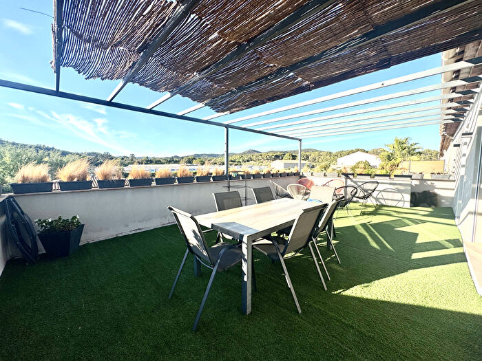 Maison à vendre - La Londe-les-Maures, Valcros, Alicastre, Haut Pansard, Bas Pansard, Le Pin - 10 pièces - 7 chambres