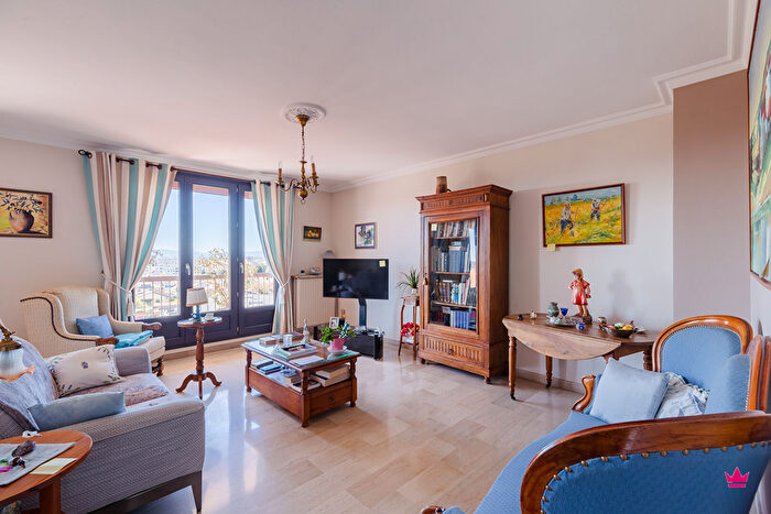 Appartement à vendre - Saint-Priest, Village - 5 pièces - 3 chambres