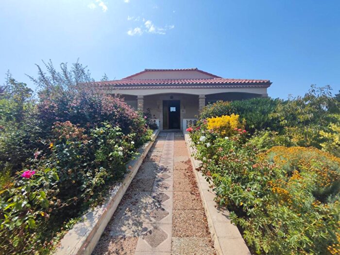 Maison à vendre - Sauveterre-Saint-Denis - 4 pièces - 3 chambres