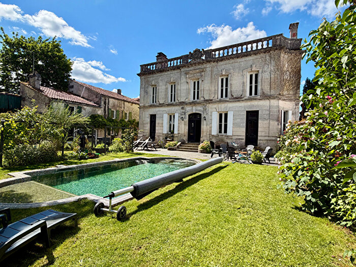 Maison 14 pièces à vendre - Saint-Porchaire