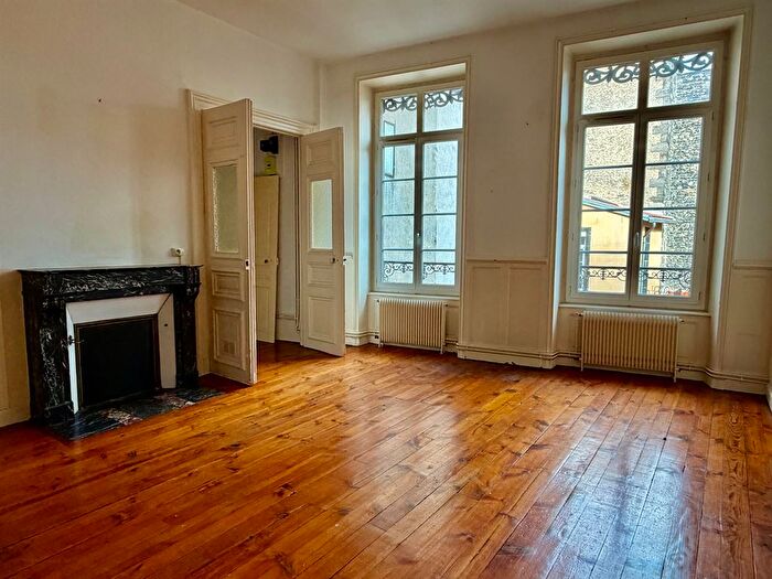 Appartement à louer - Clermont-Ferrand, Delille, Cathédrale, La Gare - 5 pièces - 3 chambres
