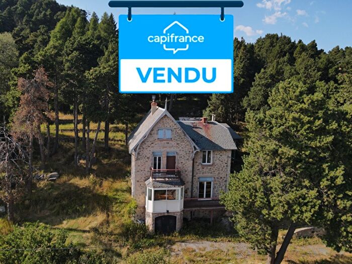 Maison à vendre - Égat - 8 pièces - 4 chambres