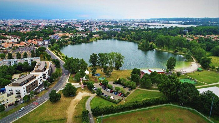 Appartement à louer - Bègles - 3 pièces - 2 chambres