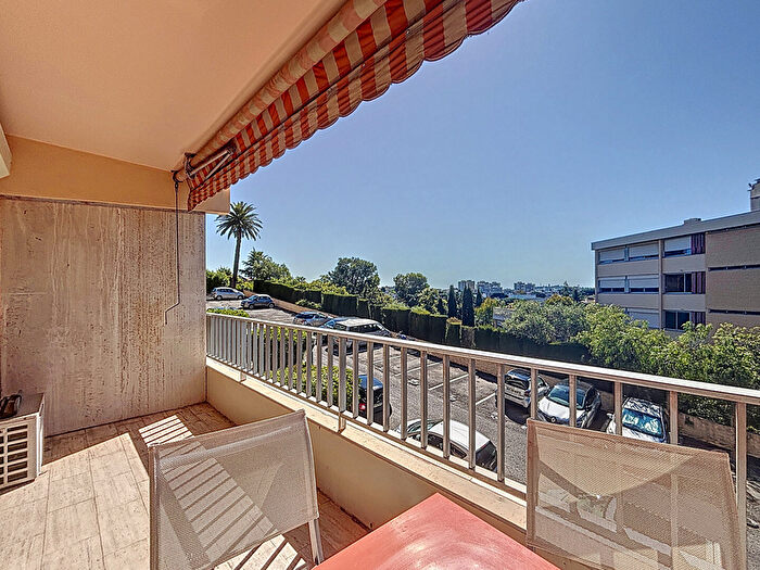 Appartement à vendre - Antibes, Antibes-les-Pins, Trianon, Le Fournel, Peyregoue - 2 pièces - 1 chambre