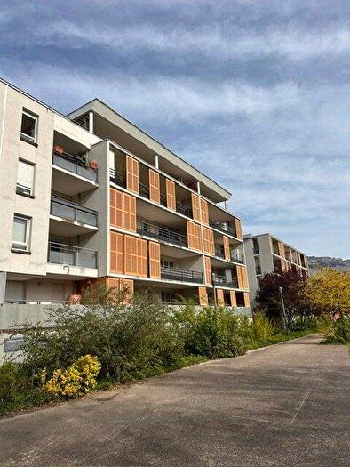 Appartement à louer - Saint-Martin-dHères - 3 pièces - 2 chambres