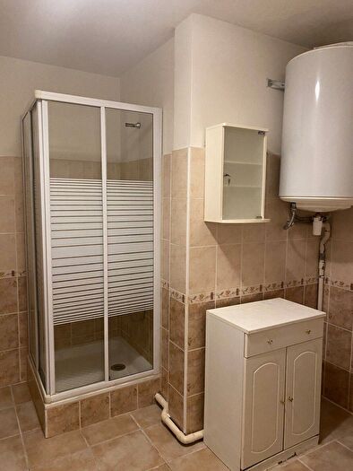 Appartement à louer - Centre Ville-Stalingrad, Alès - 1 pièce