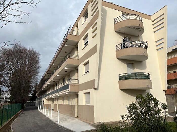 Maisons à vendre et appartements à louer - 1