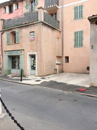 Appartement à louer - Centre Ville, Saint-Maximin-la-Sainte-Baume - 3 pièces - 1 chambre