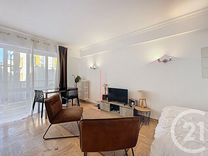 Appartement à louer - Cannes, Prado, République - 1 pièce