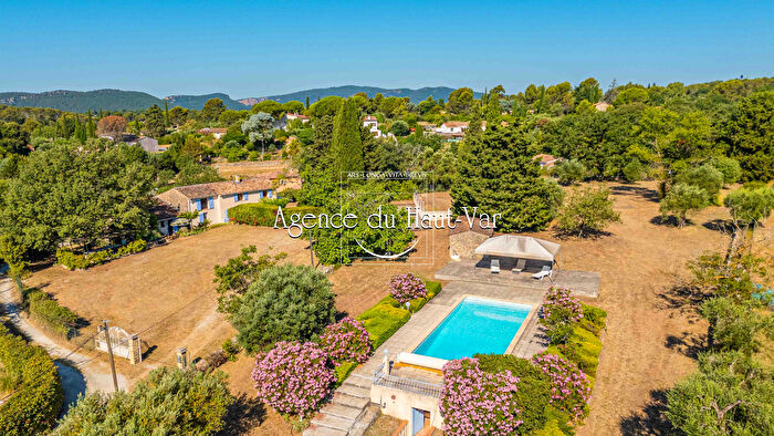 Maison à vendre - Bagnols-en-Forêt - 7 pièces - 5 chambres