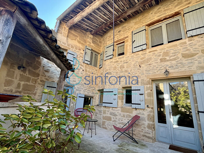 Maison à vendre - Montaren-et-Saint-Médiers - 9 pièces - 6 chambres