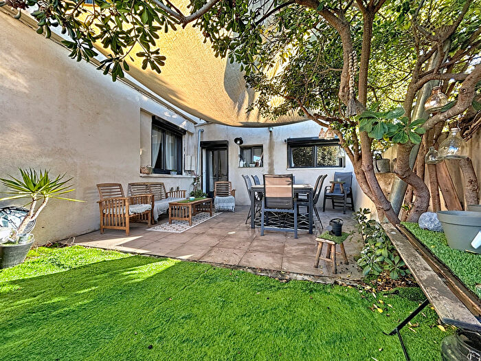 Maison à vendre - Rognac - 3 pièces - 2 chambres