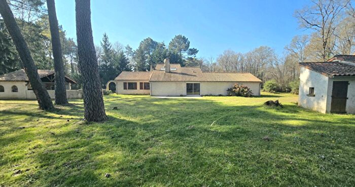 Maison à vendre - Scorbé-Clairvaux - 6 pièces - 4 chambres