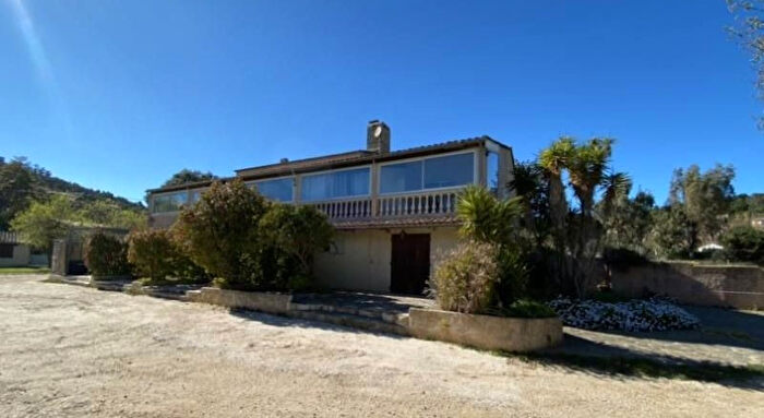 Maison à vendre - Bormes-les-Mimosas, La Favière, Le Gau, Cap-Bénet, Cabasson, Plages - 14 pièces - 5 chambres