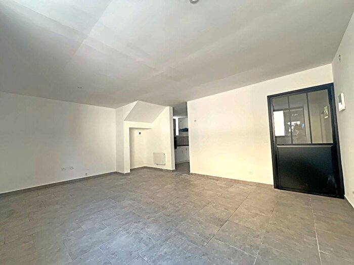 Appartement à louer - Cadenet - 3 pièces - 2 chambres