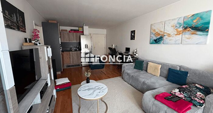 Appartement à vendre - Pontault-Combault, Centre commercial - 2 pièces - 1 chambre