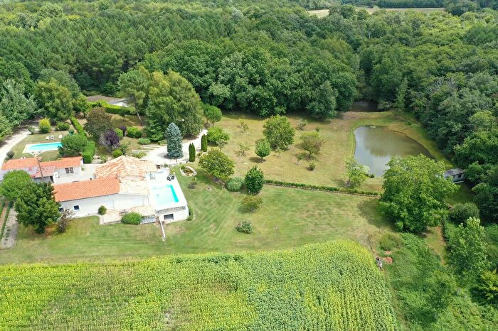 Maison 8 pièces à Barbezieux-Saint-Hilaire, à vendre