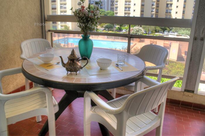 Appartement à louer - Montpellier, Antigone - 3 pièces - 2 chambres