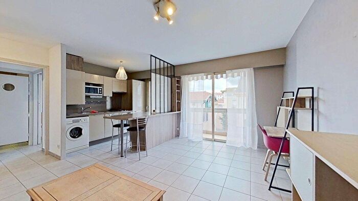 Appartement à louer - Montchat, Lyon ème arrondissement - 2 pièces - 1 chambre