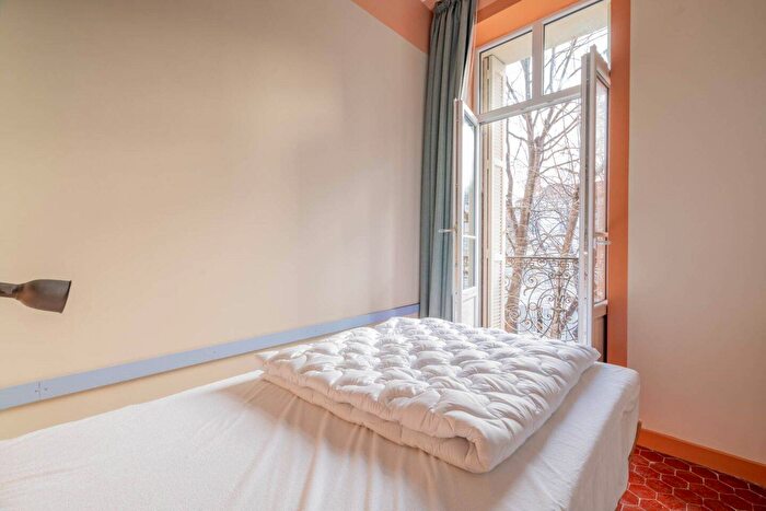 Appartement à louer - Les Chartreux, Marseille ème arrondissement - 10 pièces - 10 chambres