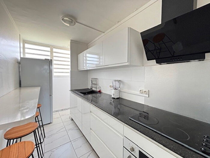 Les Abymes : Appartement 5 pièces à louer